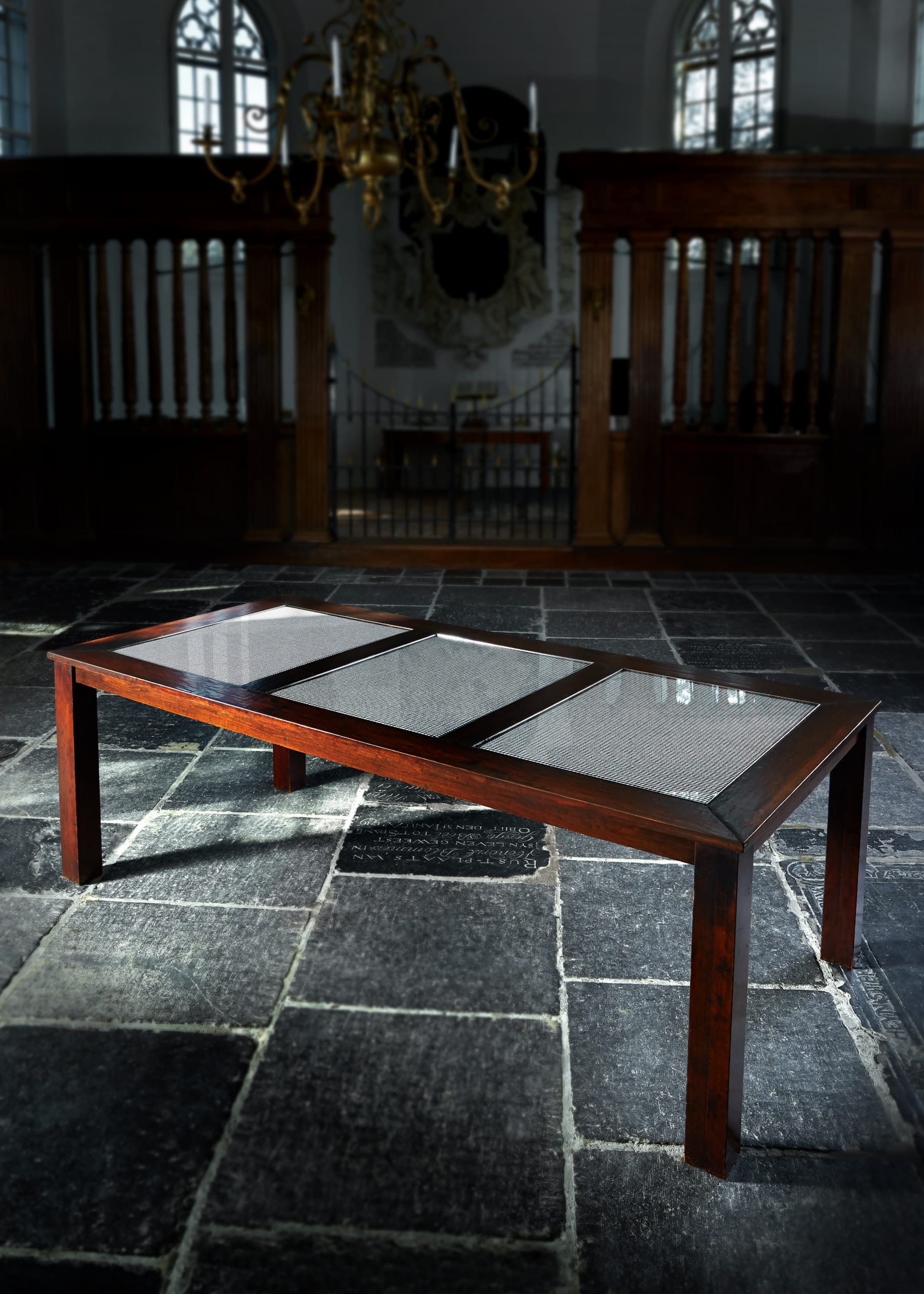 Classic Porsche Dining Table Pepita black/white/red online at Carseatz