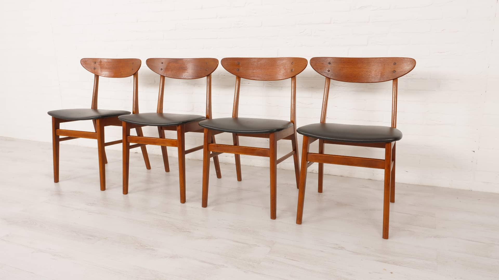 4 x dining chair | Farstrup | Upholstery of your choice ordered online ...