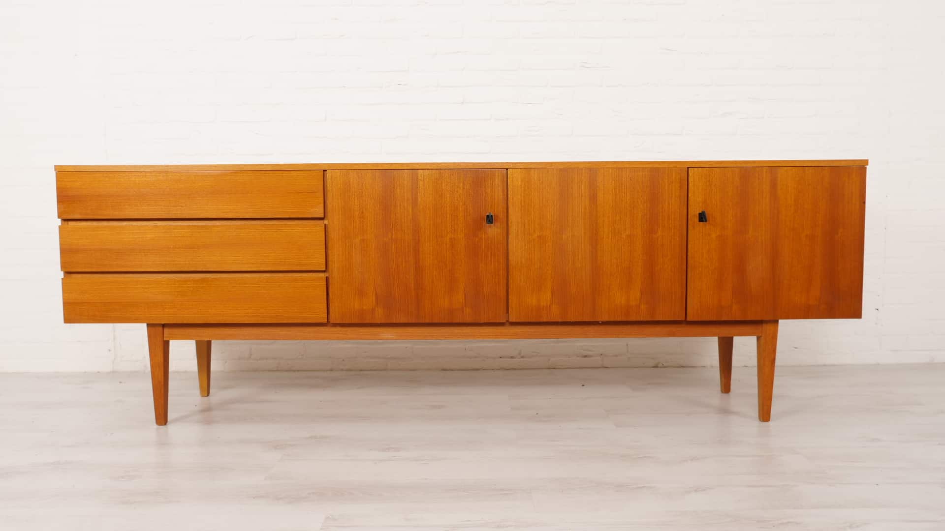 Vintage dressoir | Teak | 240 cm online bestellen bij Charmig Vintage ...