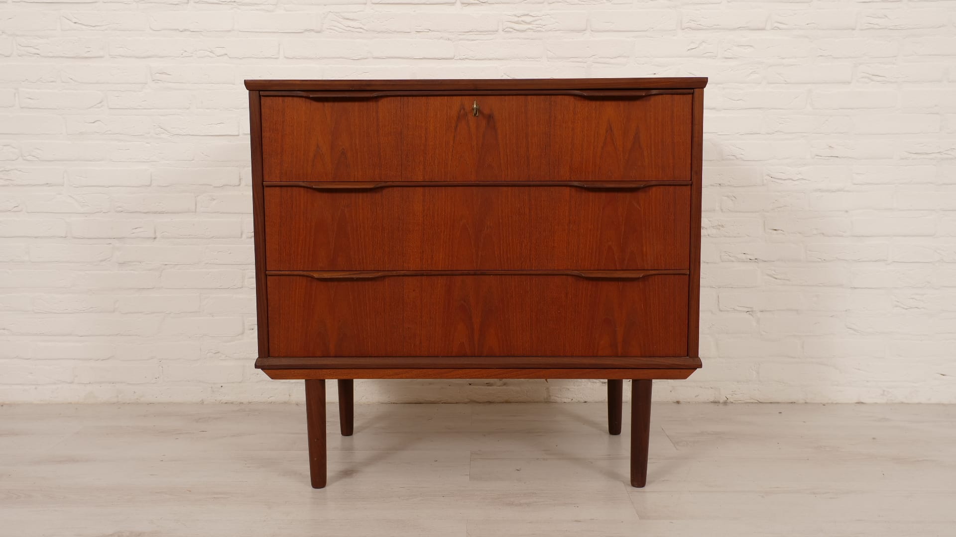 Vintage Danish chest of drawers | Teak | 3 drawers online at Charmig ...