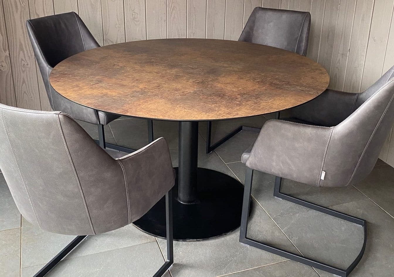 Order the round HPL table Sumo including base of your choice online at ...